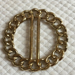 Vintage Sash or Belt Buckle in Chain Circle. Stationary Chain Design ...