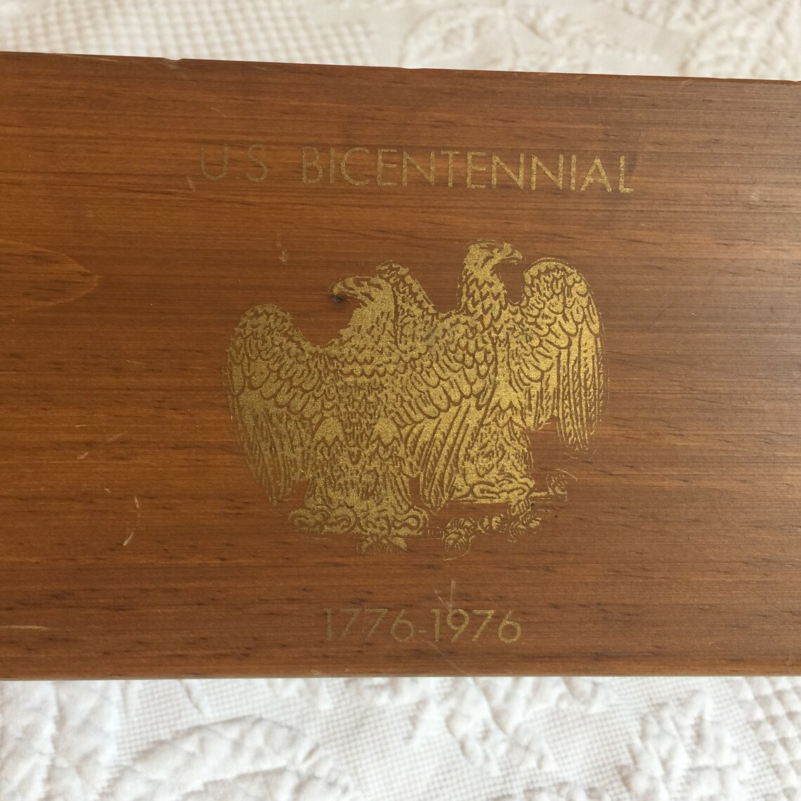 Vintage Bicentennial Wood Eagle Box With Rope Side Handles. Top Has Two ...