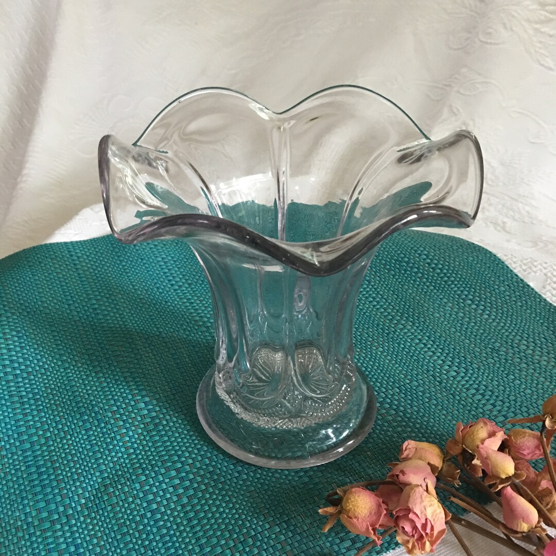 Vintage Heisey Vase Fluted Scalloped Flower Vase. Sunburst on Bottom ...
