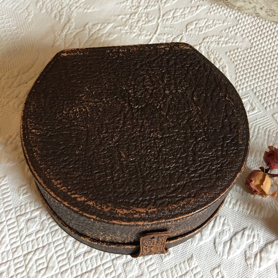 Antique Victorian Collar Box. Textured Leather Box wi… - Gem