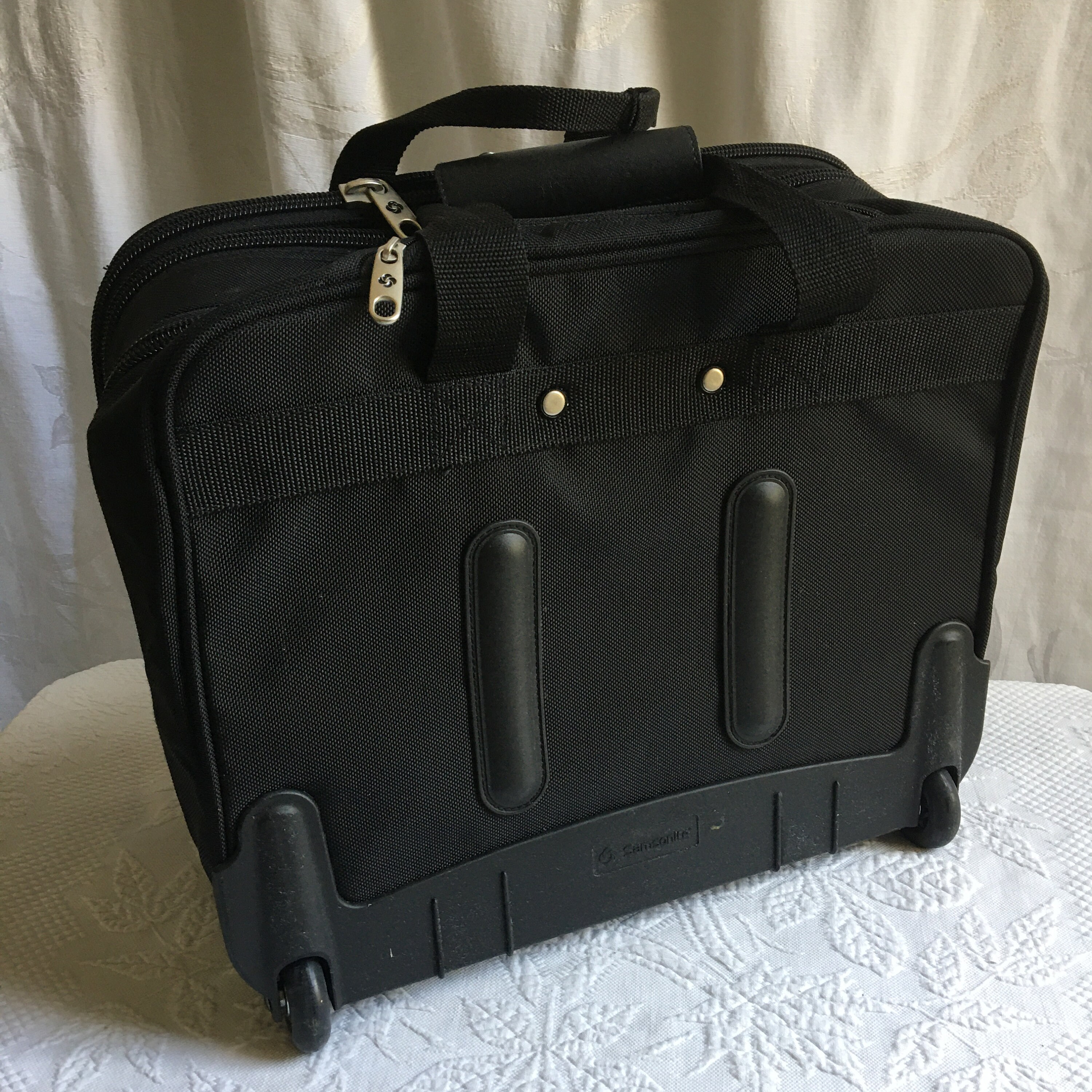 Samsonite Ballistic Nylon Overnight, Computer Bag. 15 Pouches, Section ...