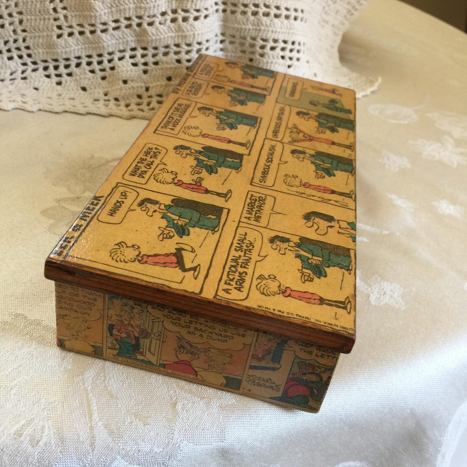 Vintage Cartoon Covered Wooden Box. Eek & Meek a Mock Mugging on Top ...
