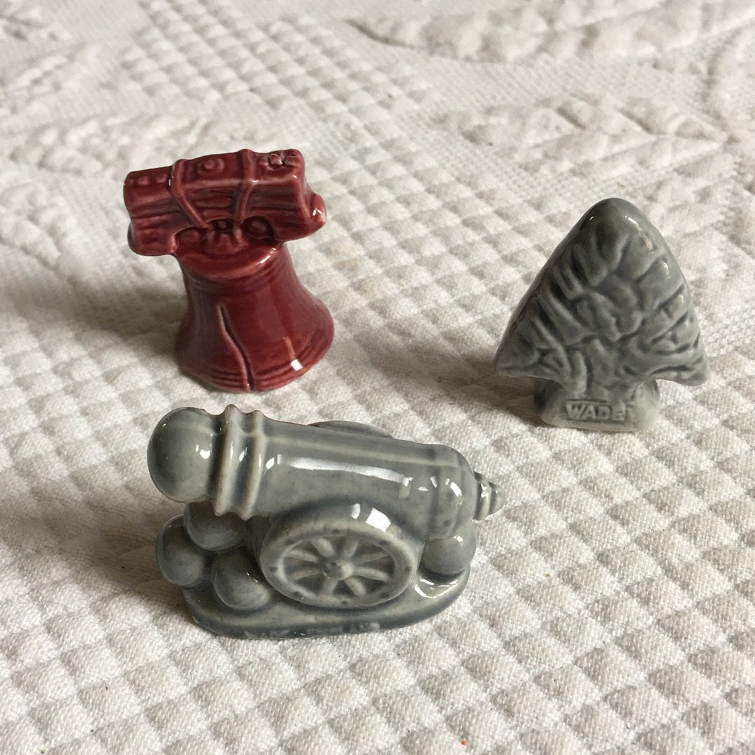 Vintage 3 Wade Porcelain Figurines. American Heritage Arrowhead ...