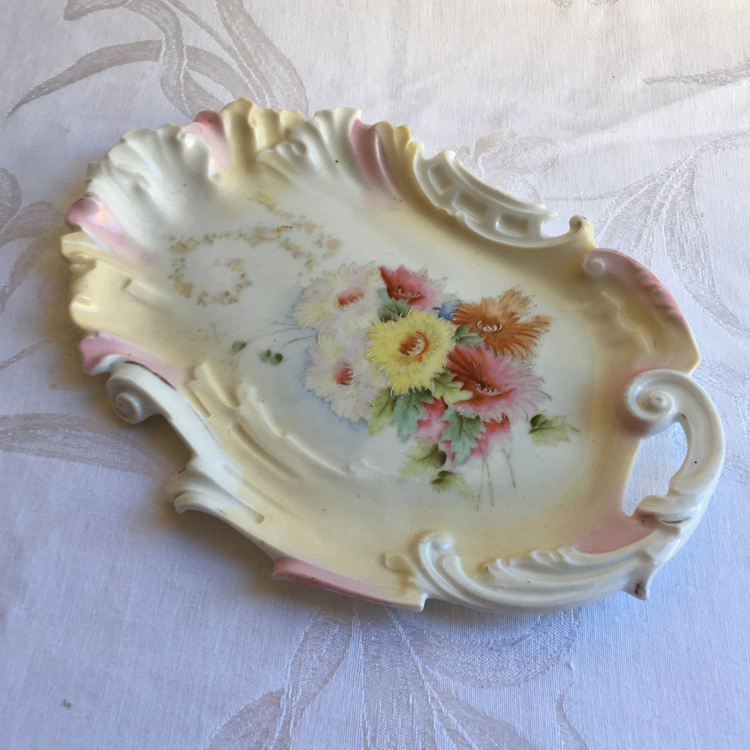 Vintage Floral Swirls and Leaf Edged Porcelain Dresser Tray. Light ...