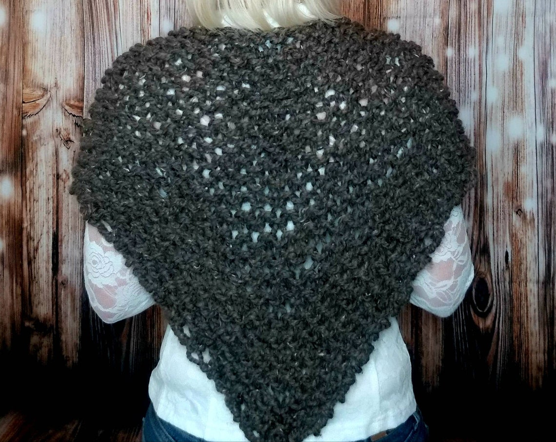 KNITTING PATTERN Chunky Highlander Triangle Wrap Sassenach | Etsy
