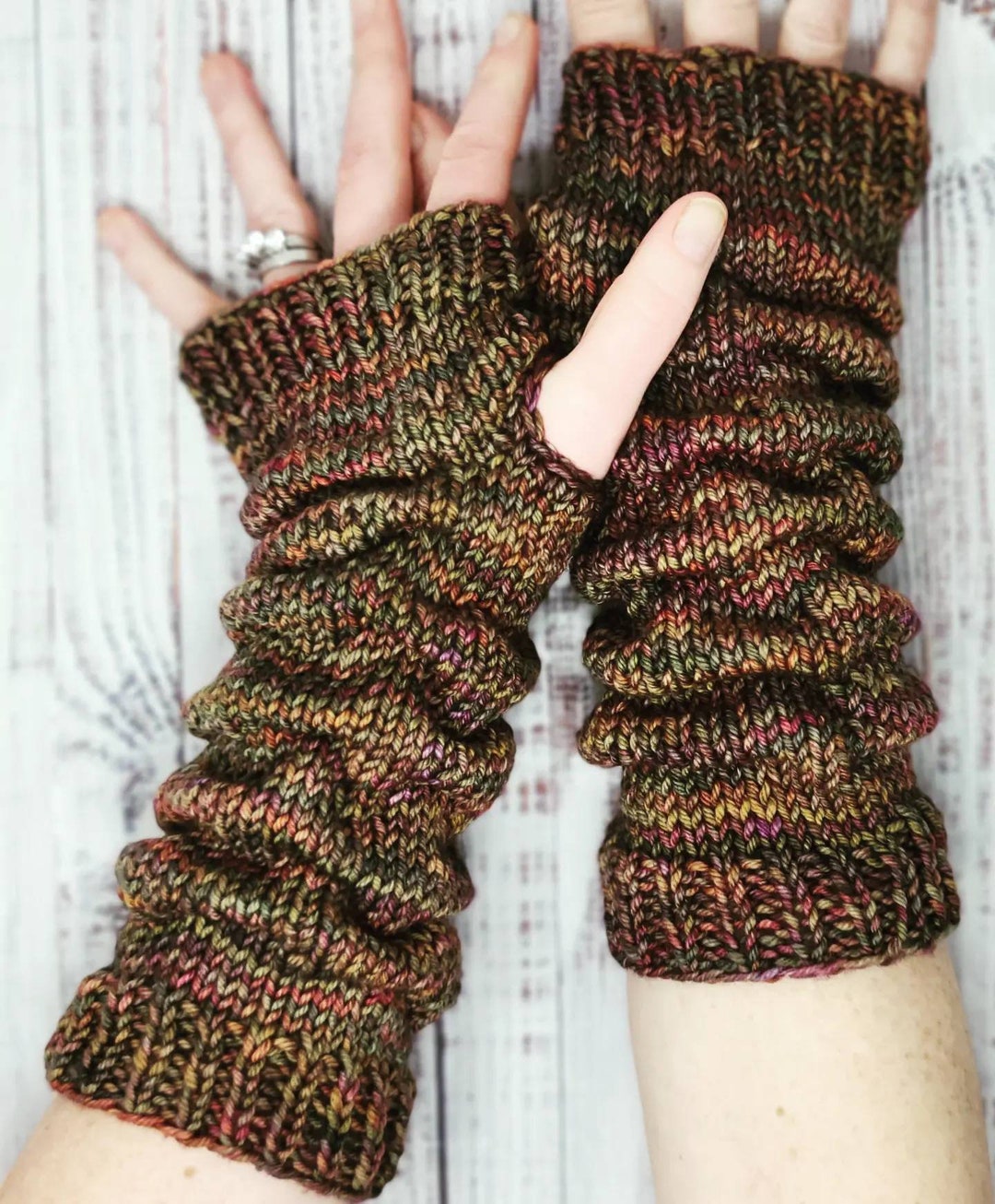 Totally Pleated Glove KNITTING PATTERN, Fingerless Gloves Pattern ...