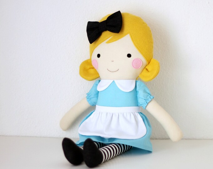MADE TO ORDER. Alice in Wonderland rag doll. Nursery decor - Etsy Portugal