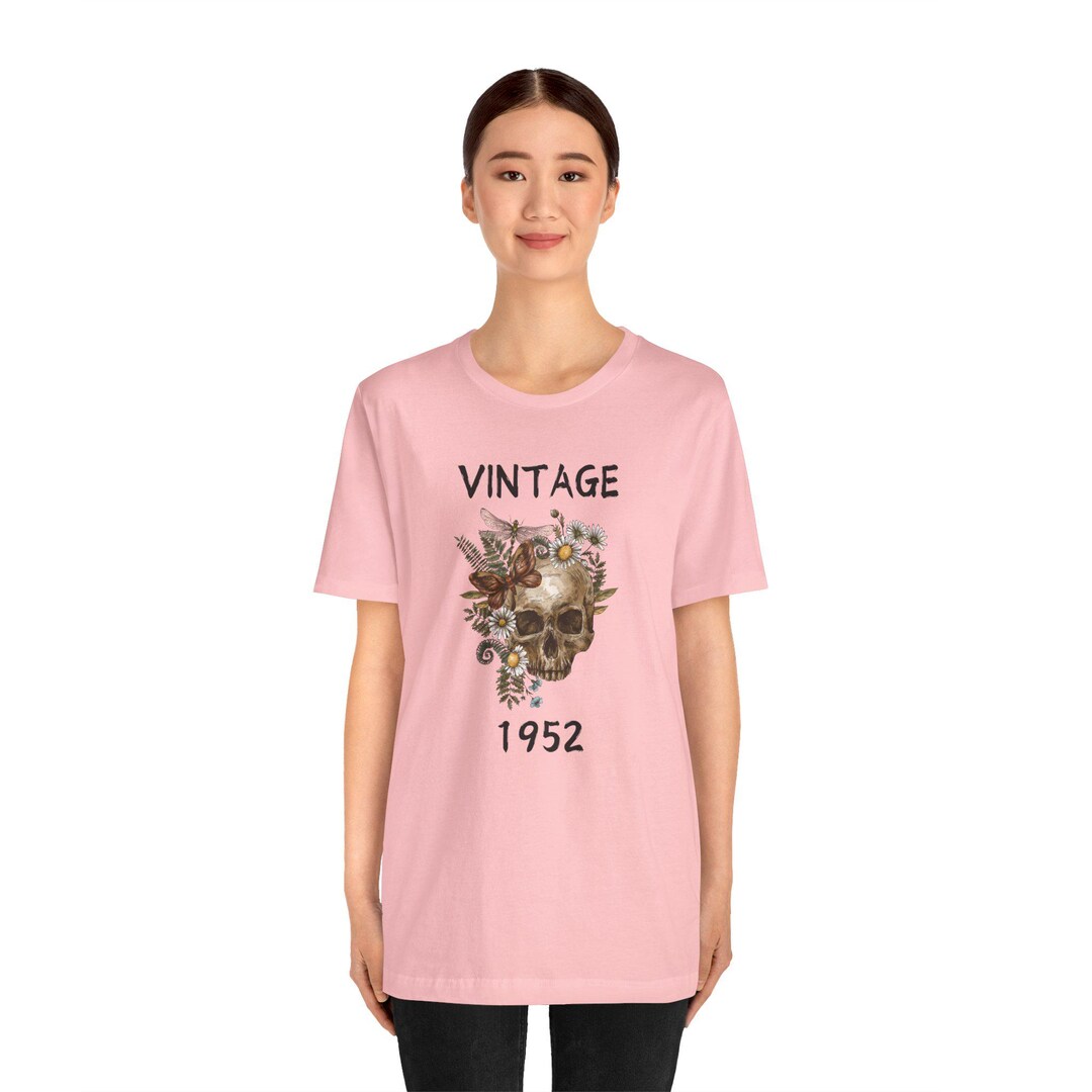 Vintage Female Skull 1952 Birth Year Short-sleeve T-shirt Tee, Black ...