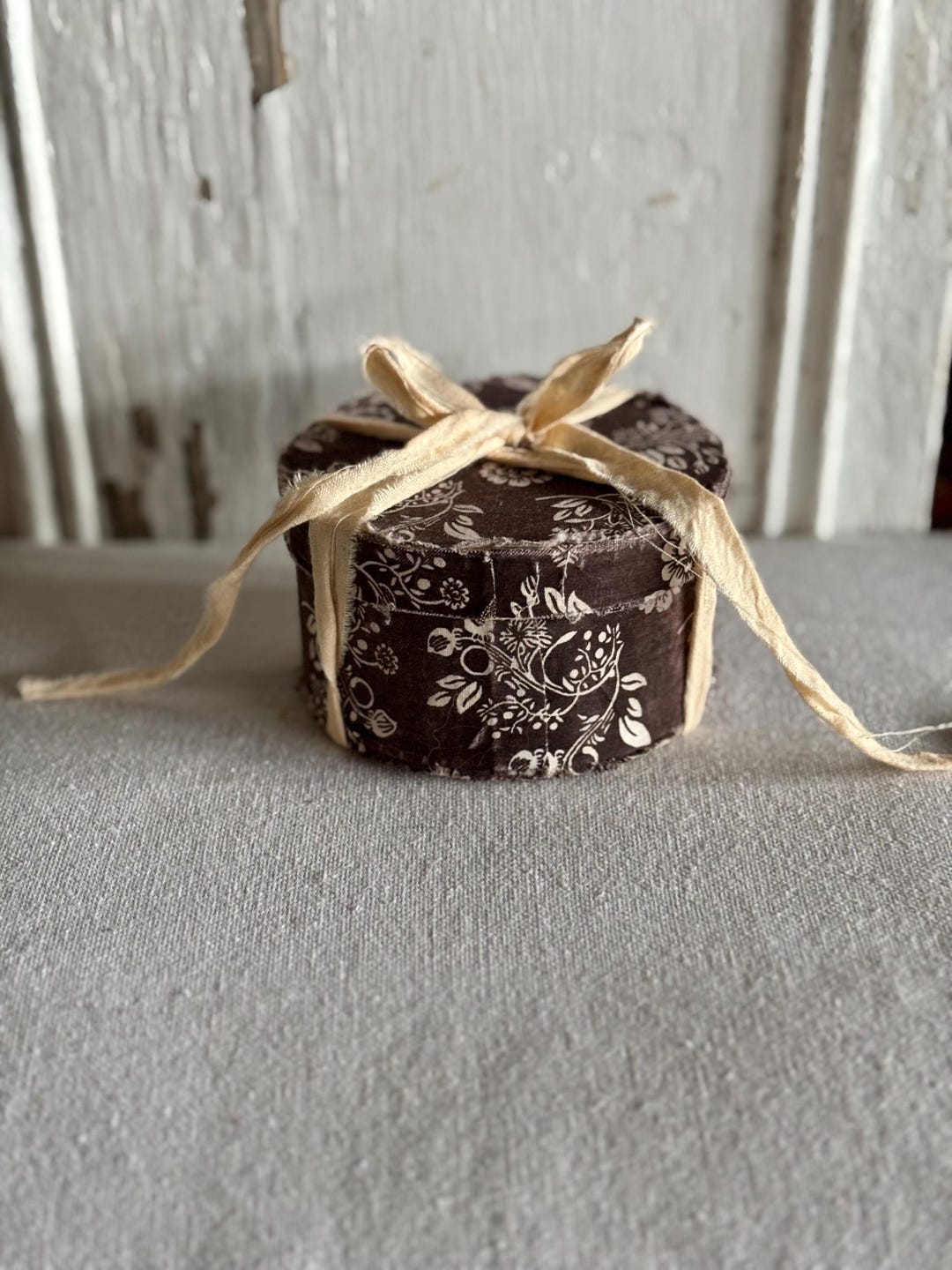 Primitive Distressed Fabric Covered Round Paper Mache Box , Primitive ...