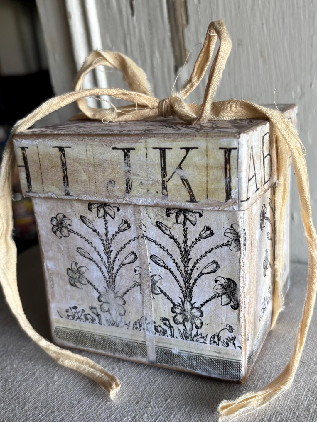 Primitive Grungy Distressed Paper Covered Paper Mache Box,primitive ...