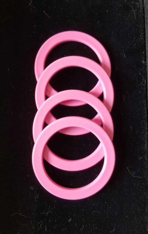 4 vintage pink plastic - Gem