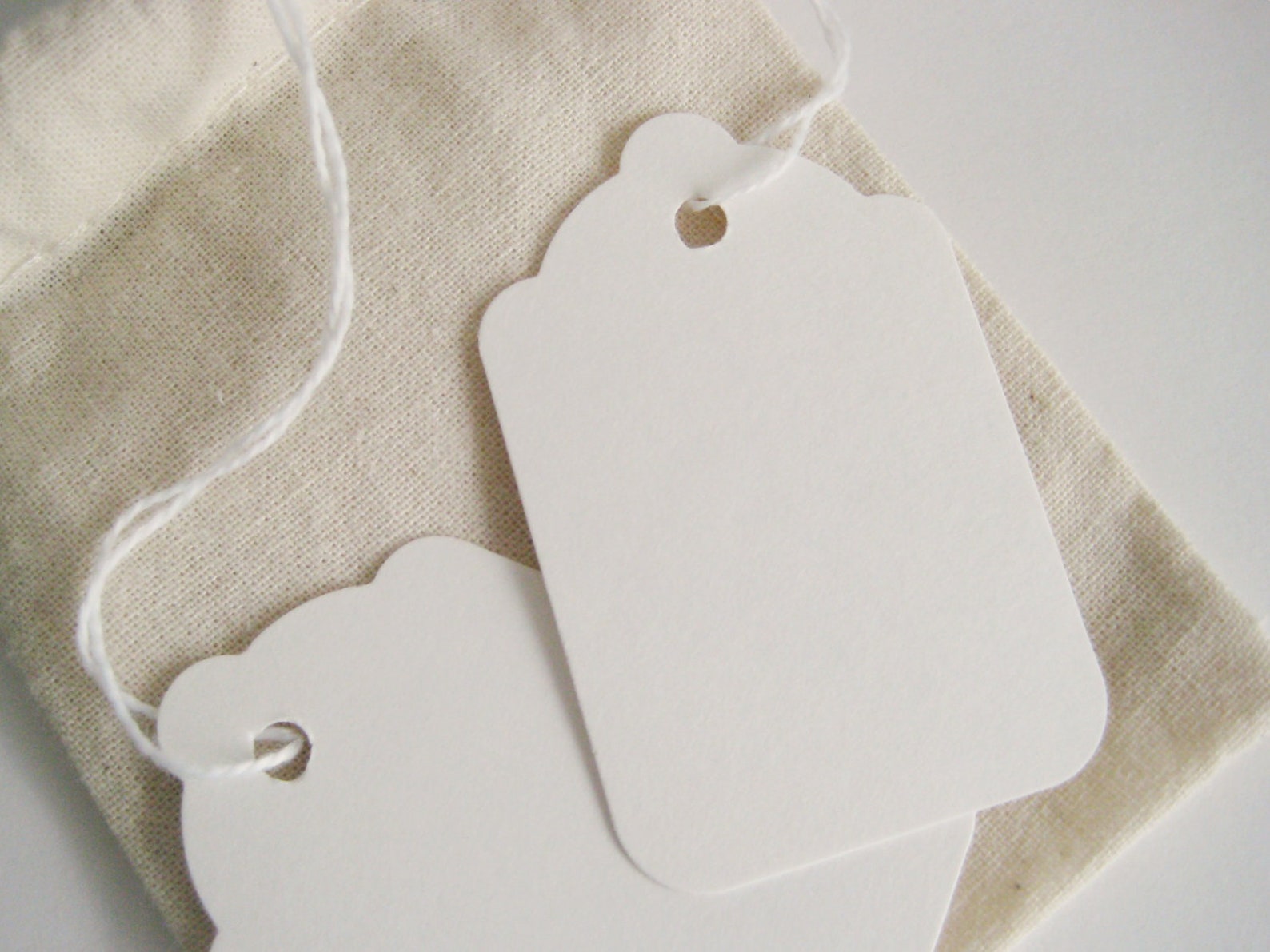 100 WHITE Strung Hang Tag Gift Tag Price Tag Die Cuts - Etsy