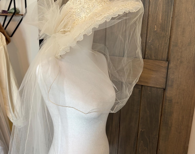 Vintage Bridal Hat Veil Embroidered Pearl Detail Tulle Bow Fingertip ...