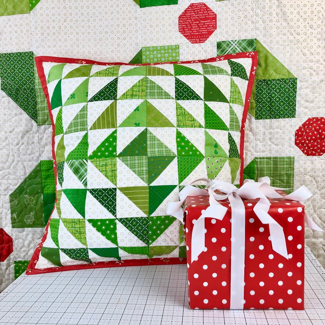 PDF Scrappy Holly Christmas Quilt Pattern With Coordinating - Etsy