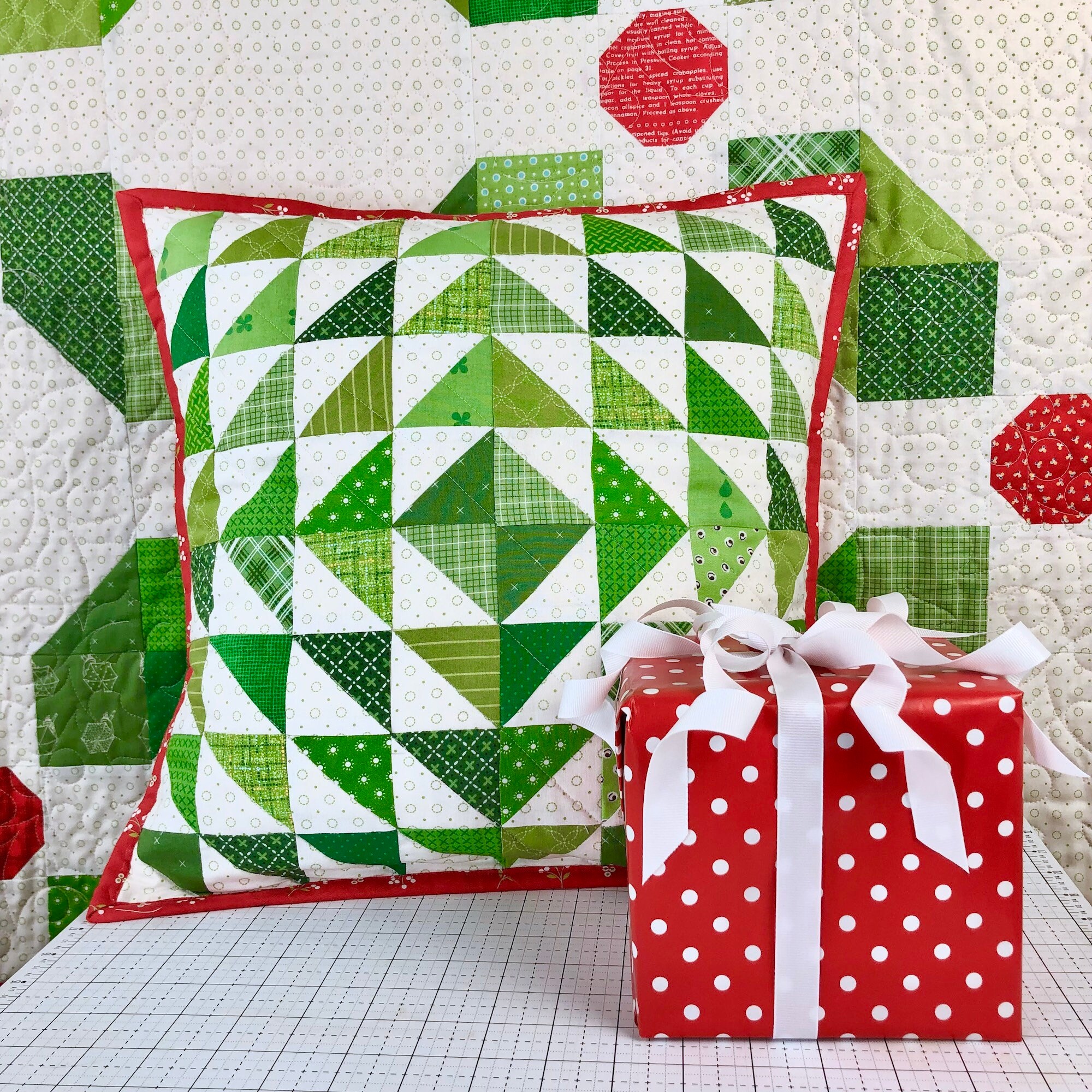 PDF Scrappy Holly Christmas Quilt Pattern With Coordinating - Etsy