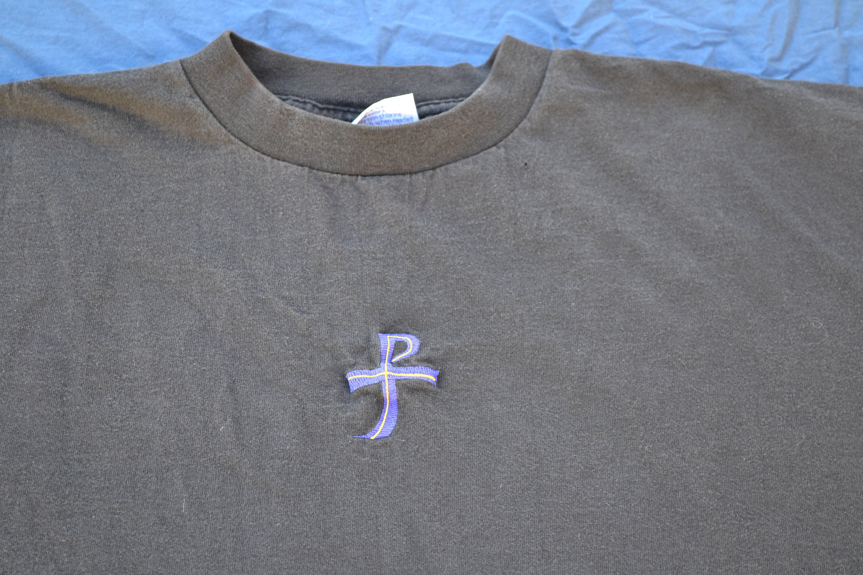 Rare Pearl Jam Embroidered 1995 Vitalogy Tour Shirt 2 Sided Rare Pearl Jam Embroidered 1995 Vitalogy Tour Shirt 2 Sided