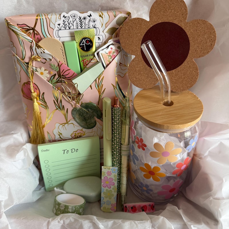 Cozy Book Gift Boxes - 60+ Gift Ideas for 2026