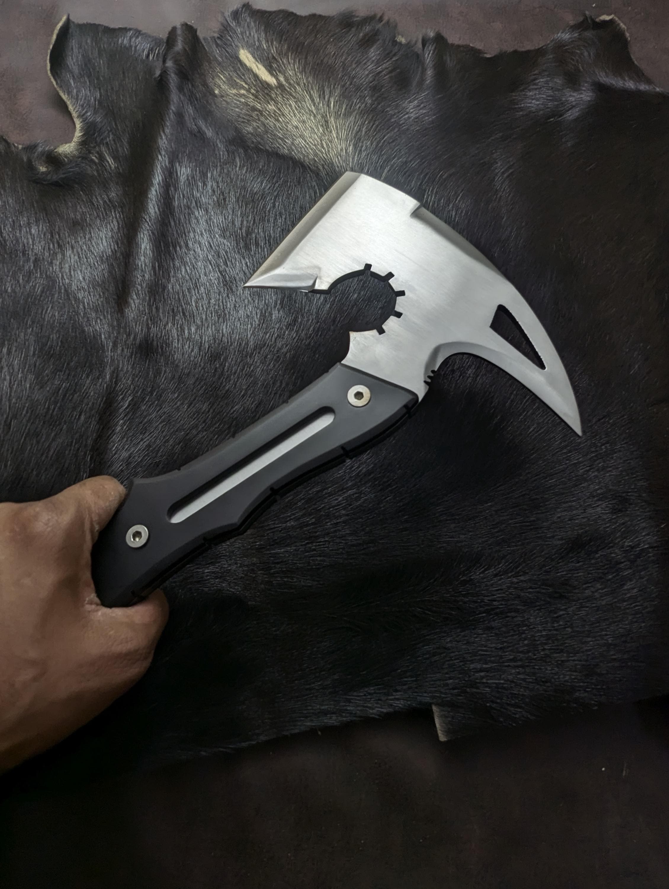 Resident Evil Leon Hatchet | RE9 Full Tang Stainless Steel Axe, G10 ...