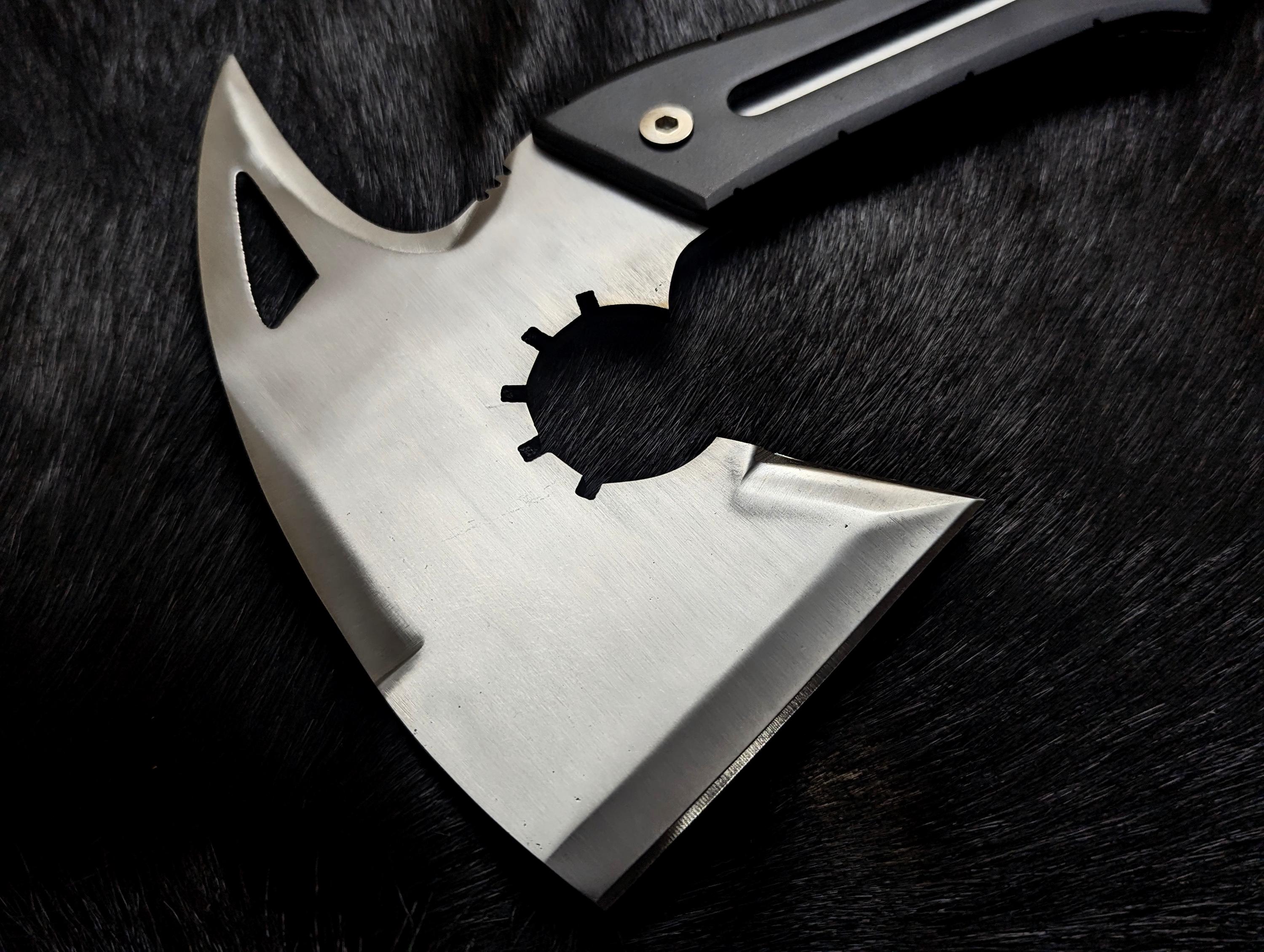 Resident Evil Leon Hatchet | RE9 Full Tang Stainless Steel Axe, G10 ...
