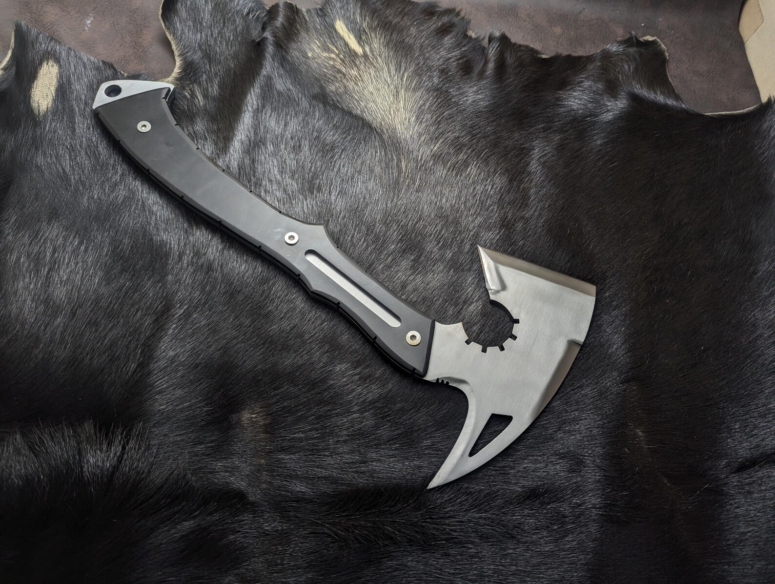 Resident Evil Leon Hatchet | RE9 Full Tang Stainless Steel Axe, G10 ...