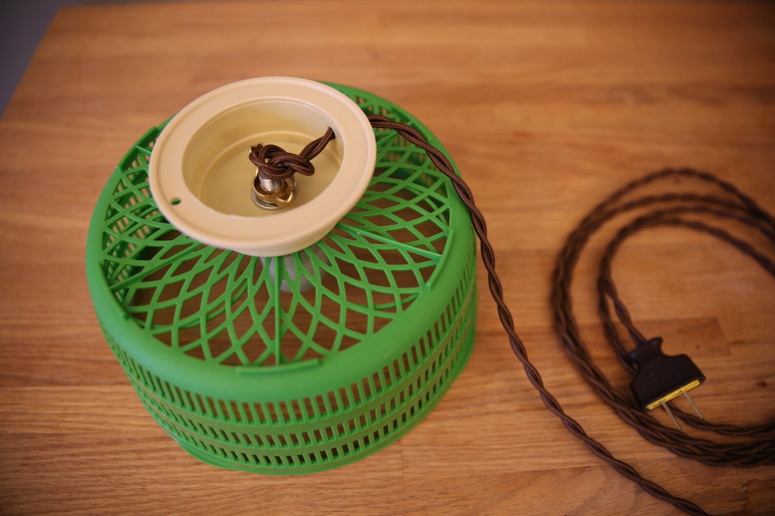 Vintage Colander Wall Lamp / Upcycled MCM Retro Lighting / Bright Green ...