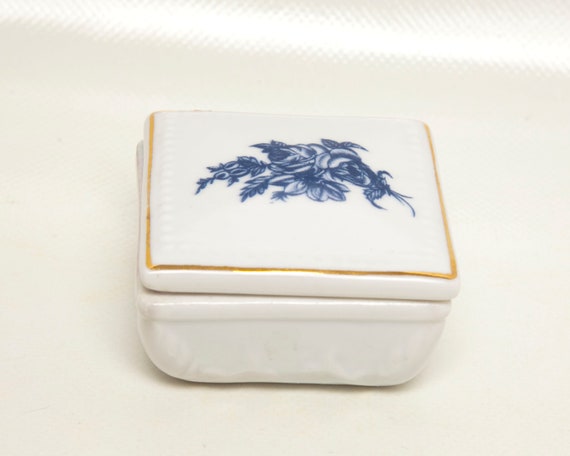 Vintage Treasure Trove Genuine Porcelain Ring Box - B… - Gem
