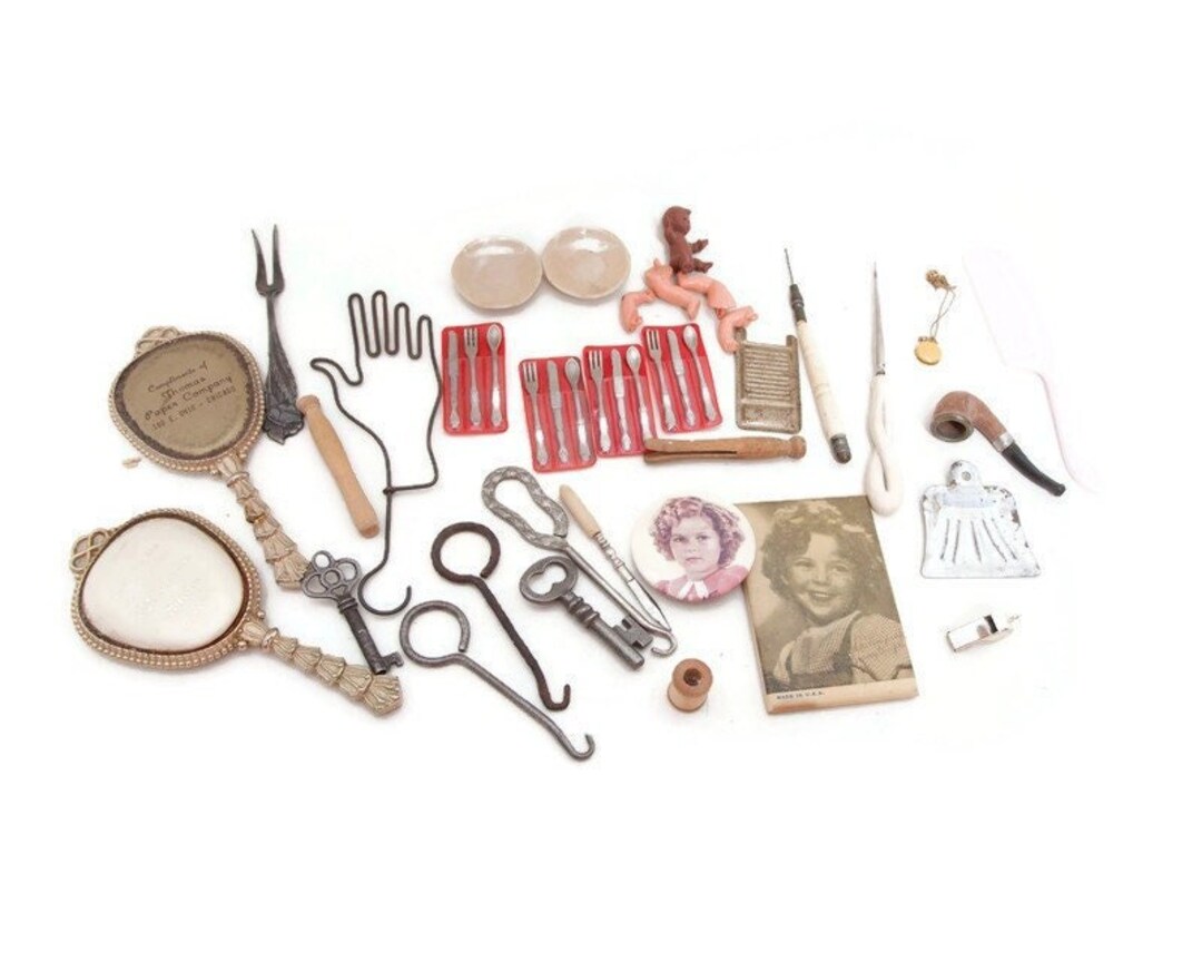 Vintage Mid-century Collectibles Lot (34pc): Shirley Temple Mirror ...