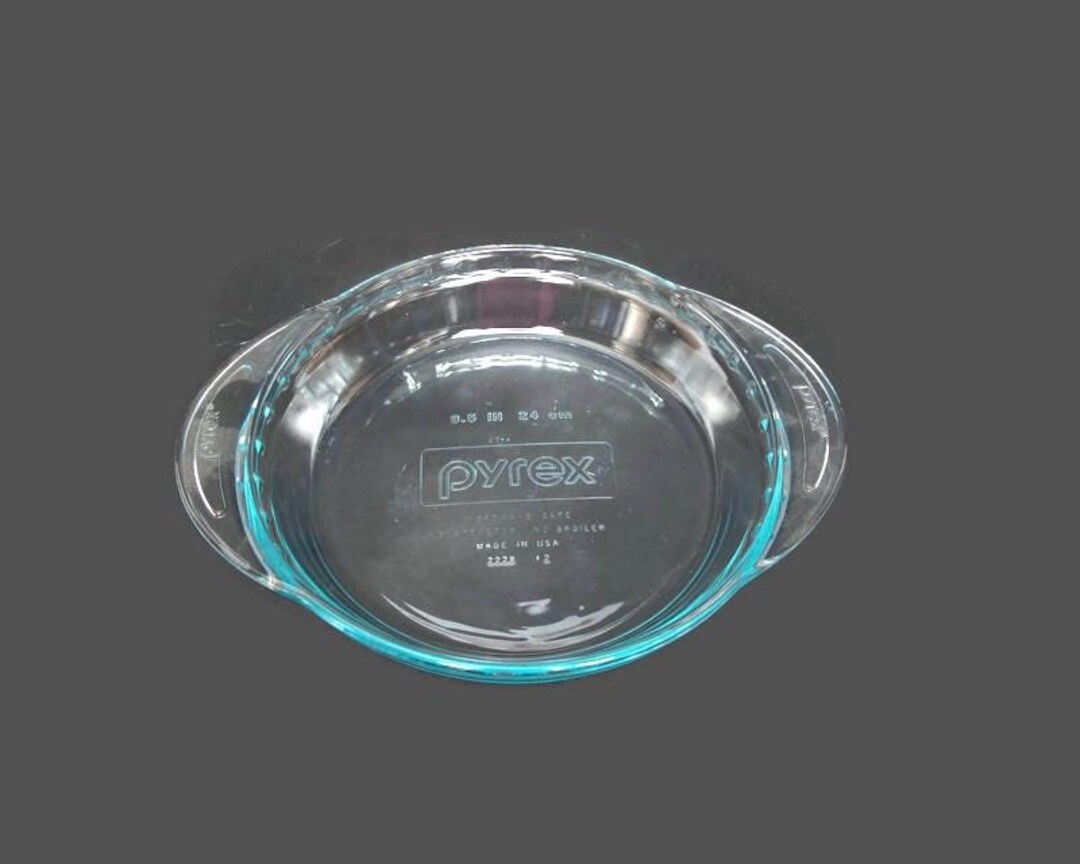 Vintage Aqua Pyrex Pie Plate: 9.5