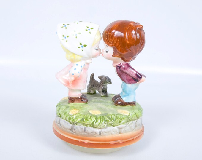 Vintage Sankyo Japan Music Box Boy Kissing Girl Theme From Love Story ...