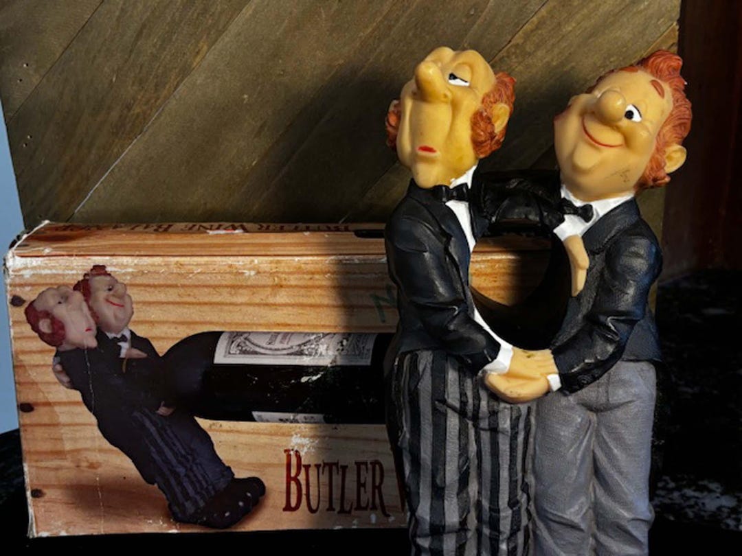 Miko James the Wine Butler Bottle Holder - Etsy