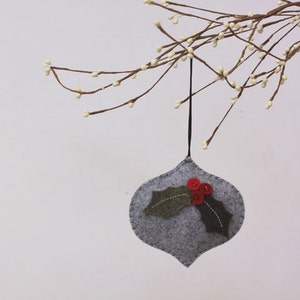 Nikkie's Felt Holly Christmas Ornament - Etsy UK
