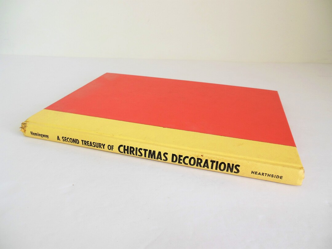 A Second Treasury of Christmas Decorations, by Beth Hemingway ...