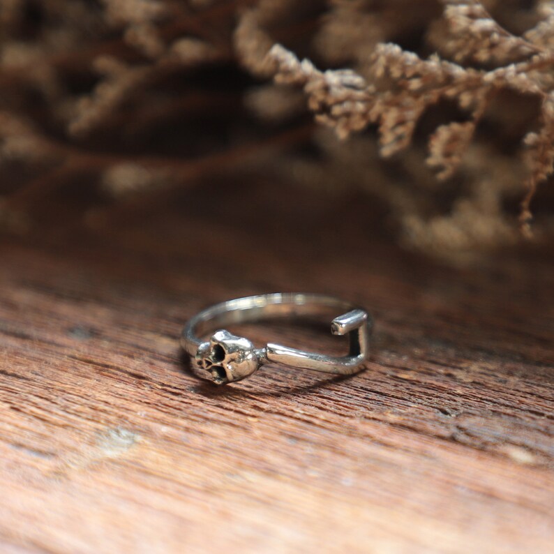 Sterling Silver Number 7 Skull Ring - Minimalist Style - Etsy