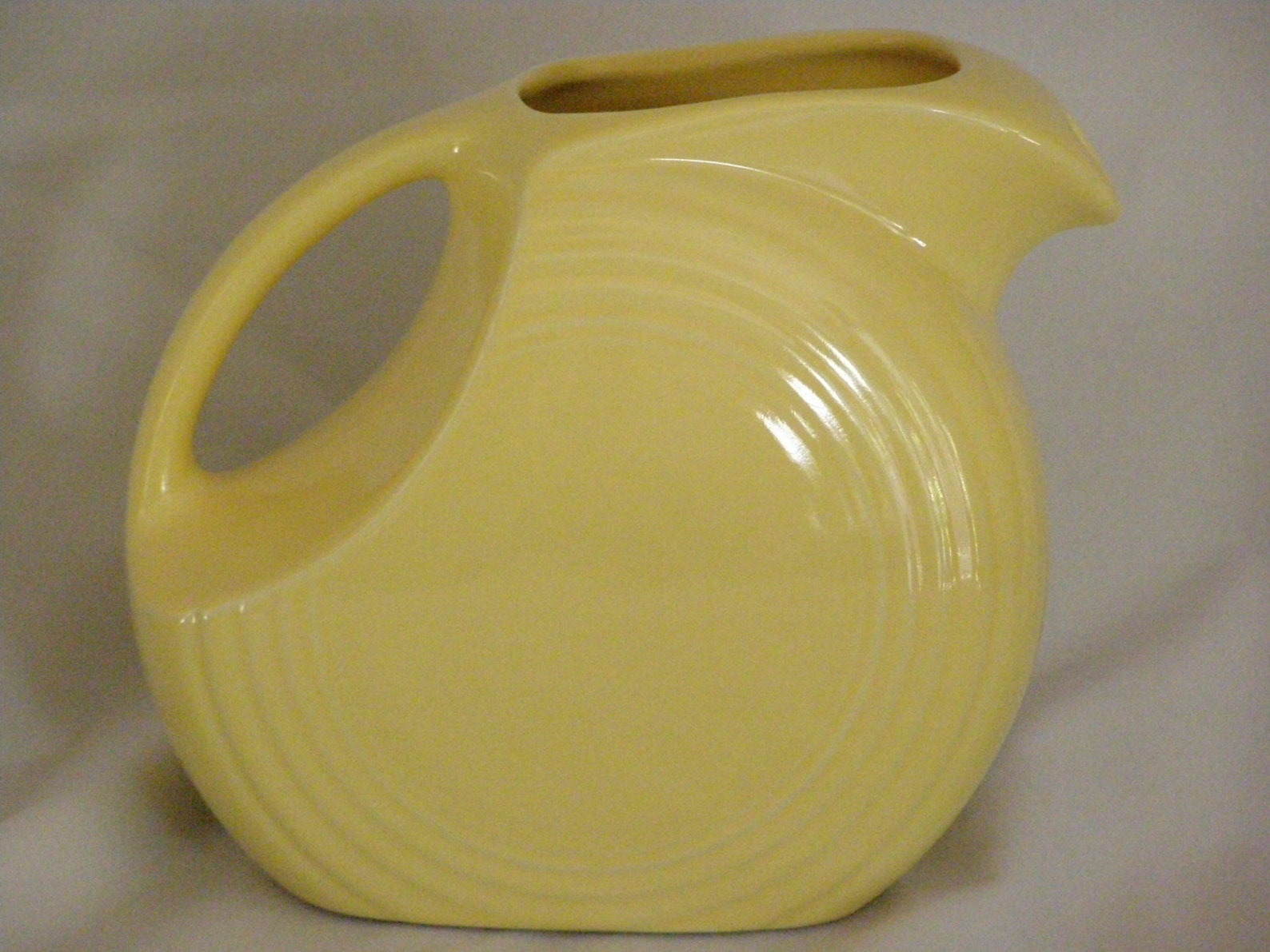 USA Vintage Pitcher Yellow With Ice Lip Classic Kitchen Addition ...
