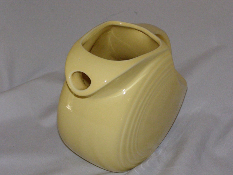 USA Vintage Pitcher Yellow With Ice Lip Classic Kitchen Addition ...