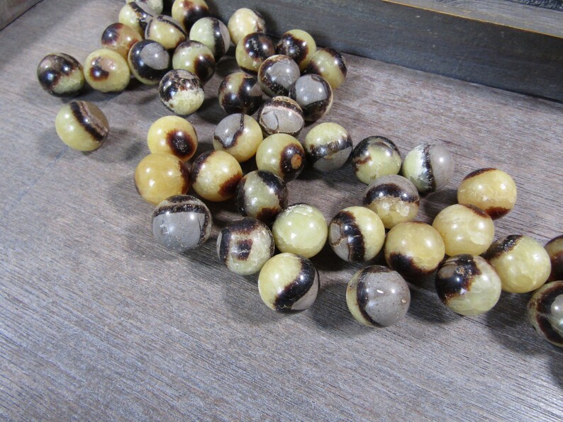 Septarian Nodule Calcite Barite 18 to 20 Mm Sphere S28 - Etsy