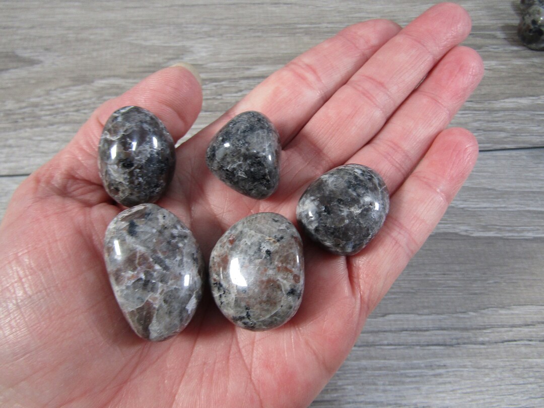 Flame Stone Yooperlite Glow in Dark 1 Inch + Tumbled Stone T194 - Etsy