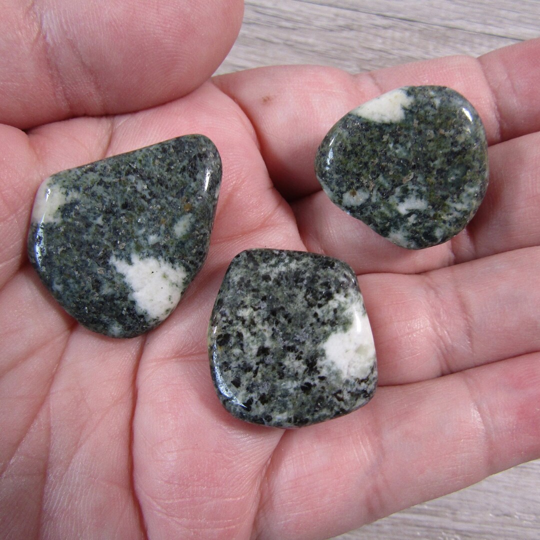 Preseli Blue Stone of Stonehenge Tumbled Stone 1 Inch + Crystal - Etsy