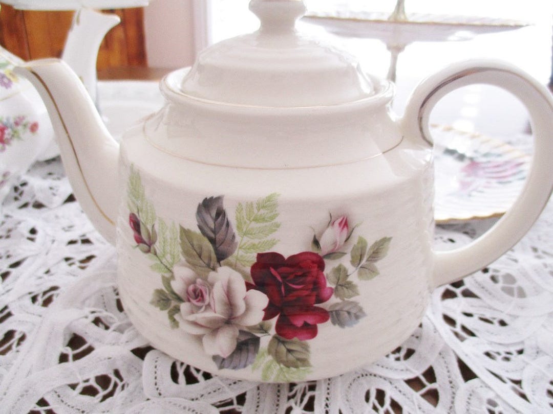 Vintage Sadler Teapot: Cottagecore Roses, Made in England (5-6 Cup) - Etsy