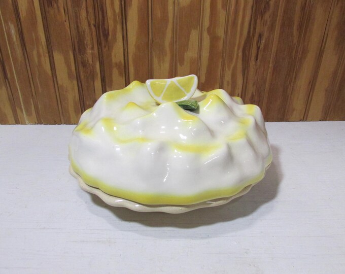 Vintage D and D Ceramics Lemon Meringue Covered Pie Keeper- Plate, Dish ...