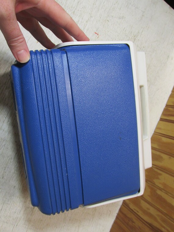 Vintage Moody Blue and White Igloo MiniMate Small Lun… - Gem