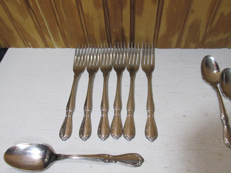 Vintage Rogers Cutlery Co. Stainless USA. Silverware Set Victorian ...