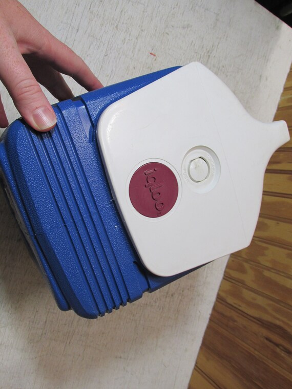 Vintage Moody Blue and White Igloo MiniMate Small Lun… - Gem