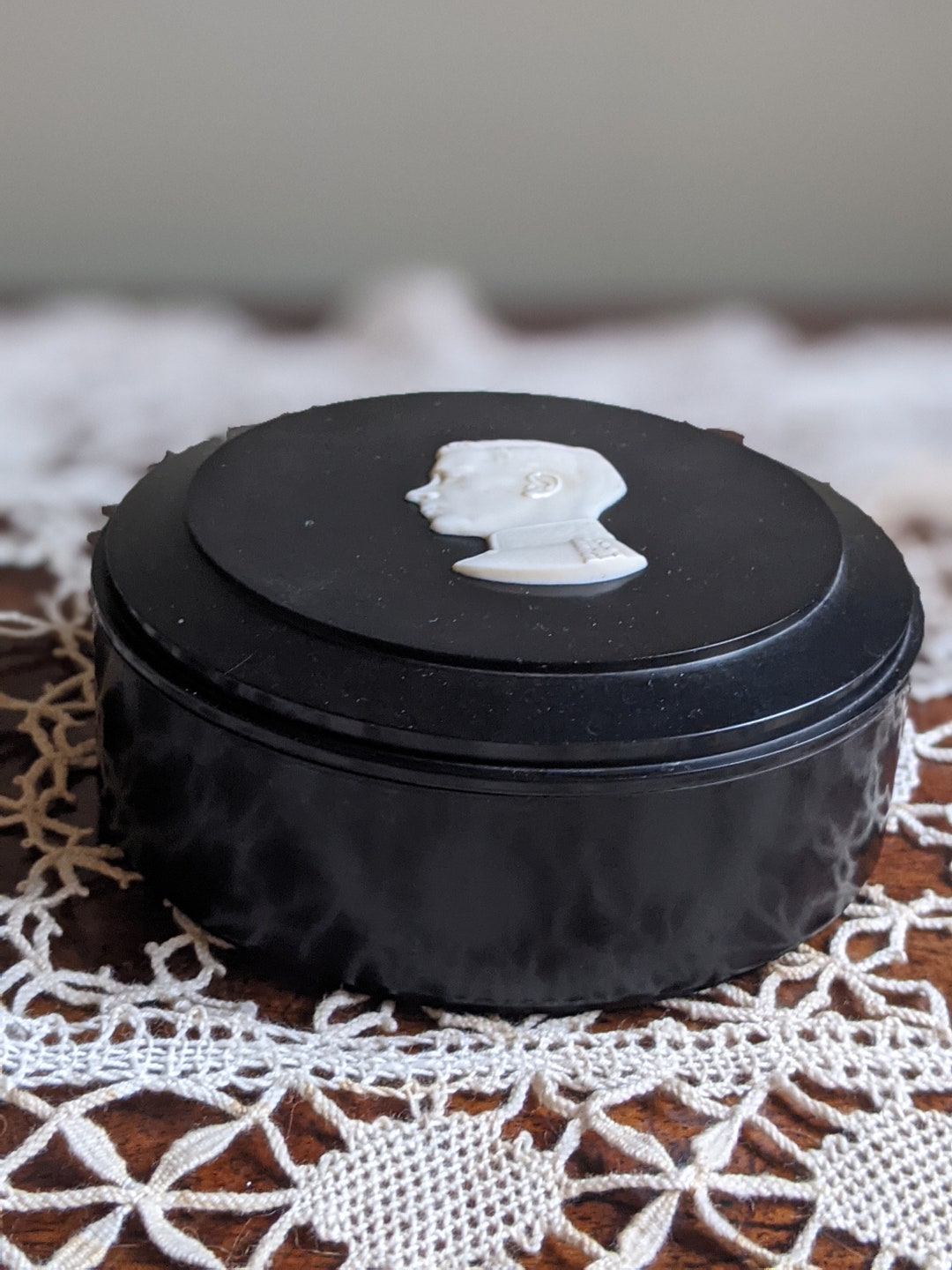 Beetleware Edward VII Bakelite Early Plastic Black Powder Puff - Etsy