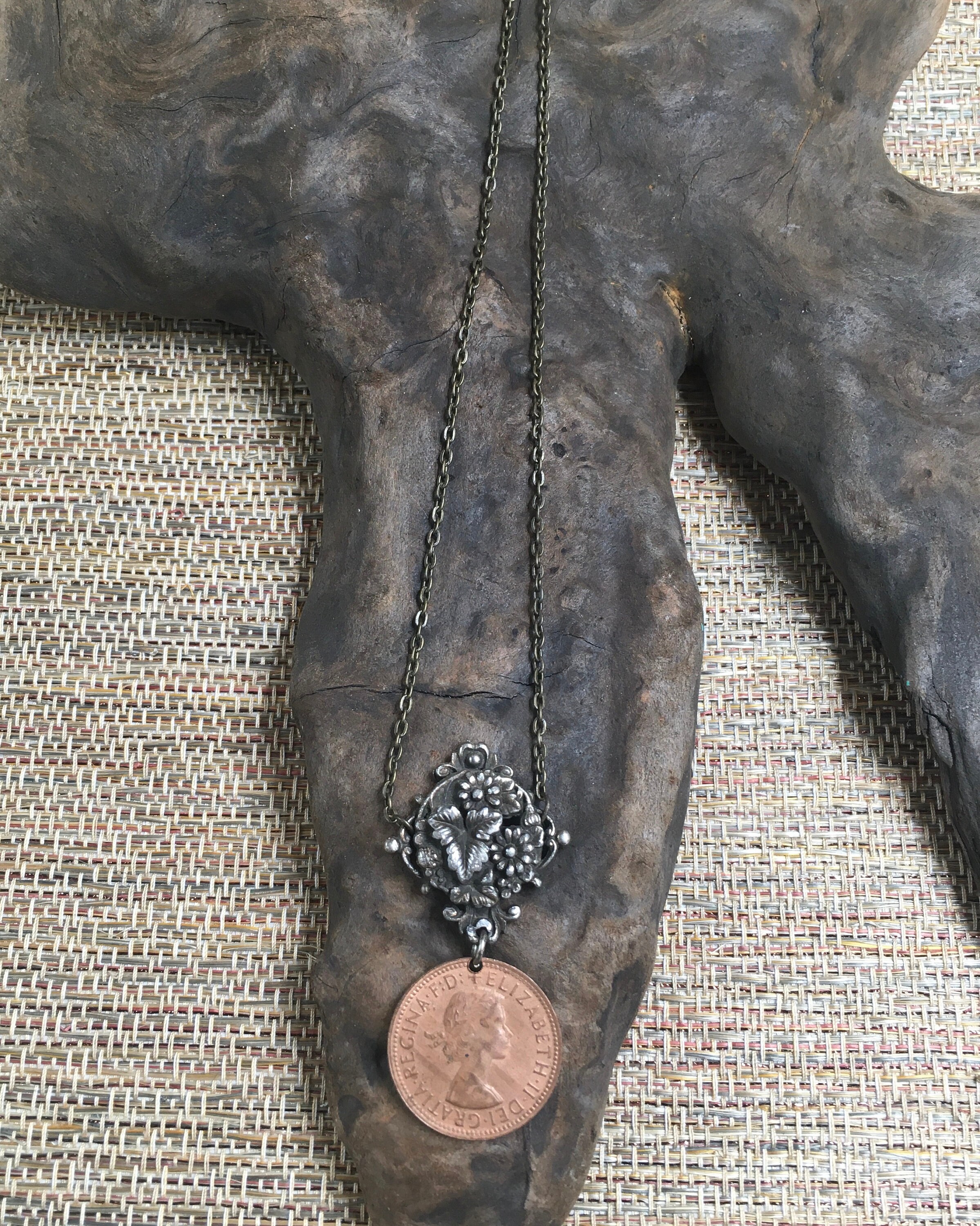 Queen Elizabeth Australian Coin Collier avec pendentif broach vintage ...