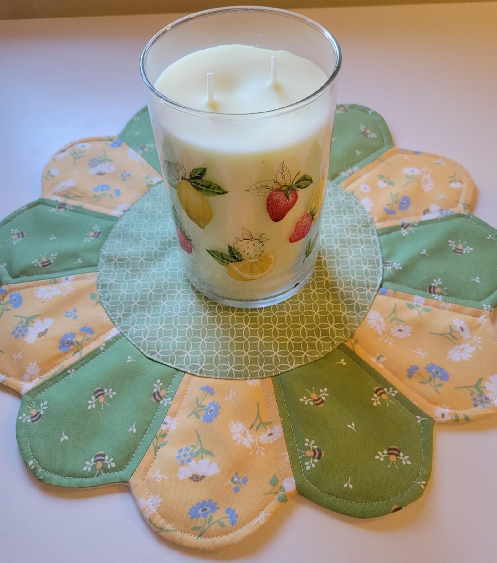 Quilted Dresden Plate Table Mat: Bees & Flowers Cotton Centerpiece - Etsy