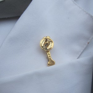 Gold Femur Lapel Pin- CC510G- Anatomy and Anatomical Pins- Leg Bone ...