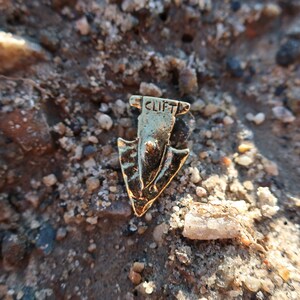 Gold Arrowhead Lapel Pin- CC410G- Arrows, Artifacts, Archery, Stone Age ...