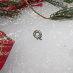 Wreath Lapel Pin- CC311- Wreath, Winter, Holiday, and Christmas Pins - Etsy
