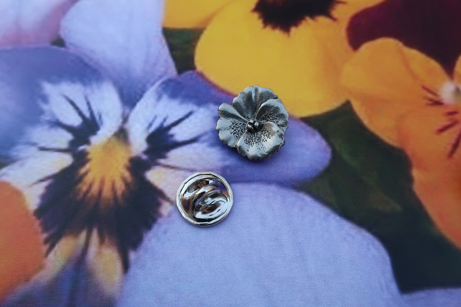 Pansy Lapel Pin- CC449- Spring Flowers- Garden Gifts - Etsy